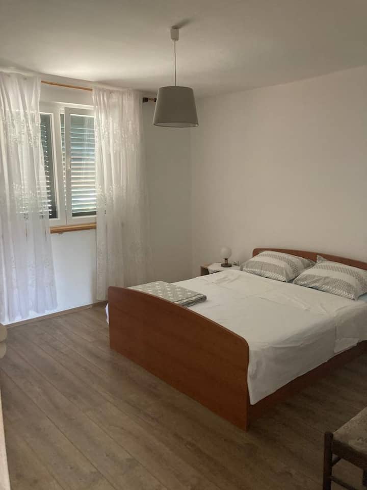 Apartman S Kuhinjom I Privatnom Terasom U Centru - Murter