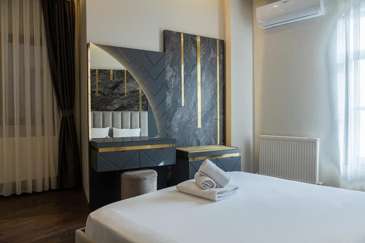 4 Min Walking Distance To Pera And Istıklal Street - Istanbul