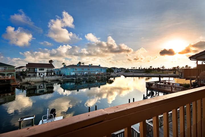 Hip Nautic Hideaway 
1bdrm Condo W/boat Dock! - Corpus Christi, TX