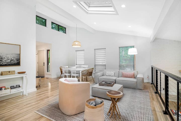 Sparkling East Hampton Oasis 3/2, Heated Pool - East Hampton, NY