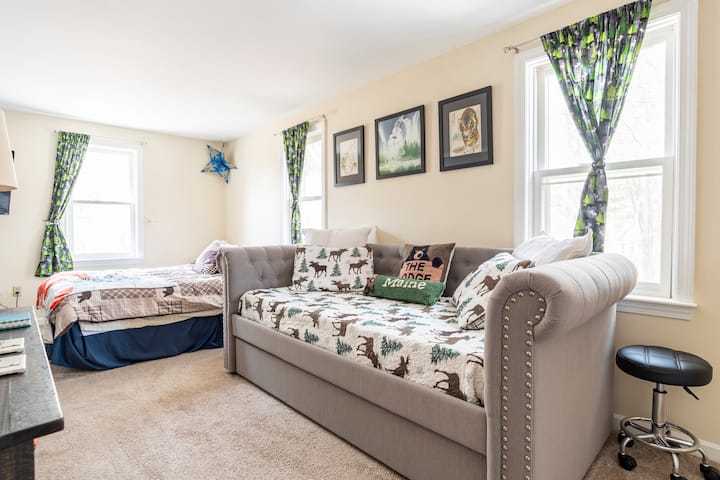 Calm Country Room With Plenty Of Space. - South Portland, ME