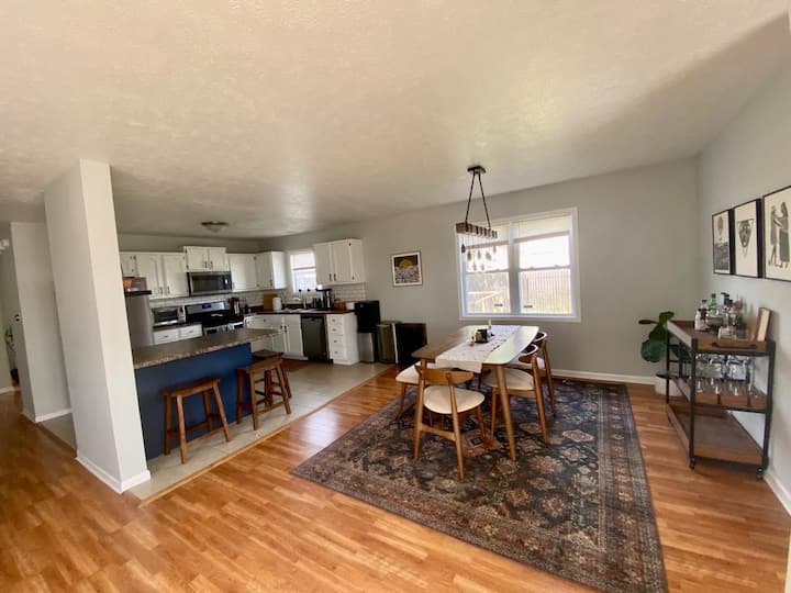 Spacious Home In South Bend! - South Bend, IN