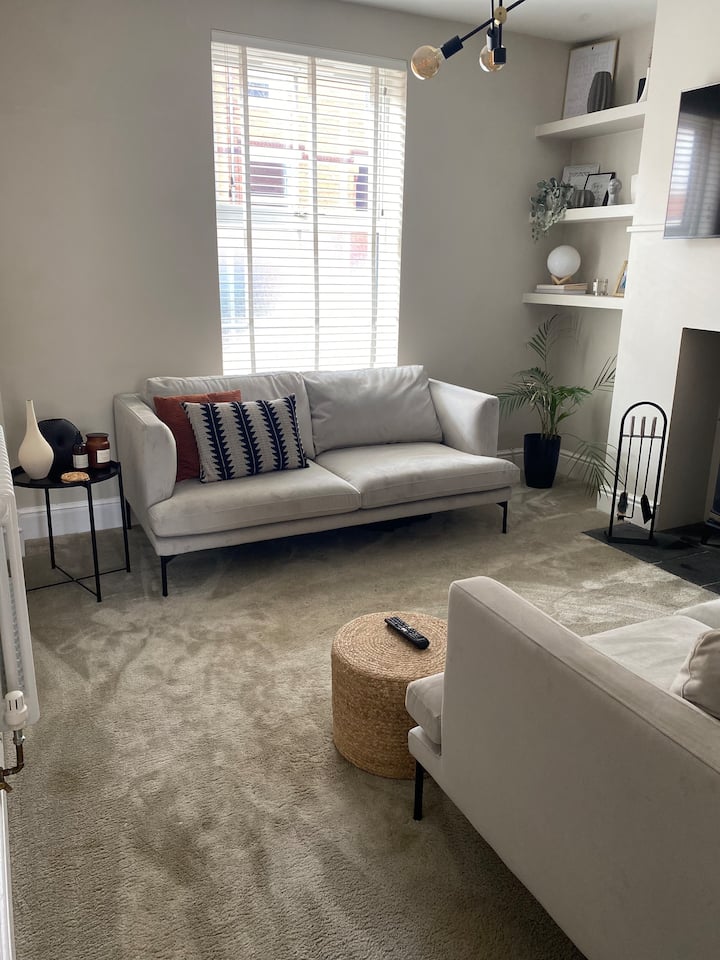 Homely 2-bed Terrace With Log Burner - Lincoln