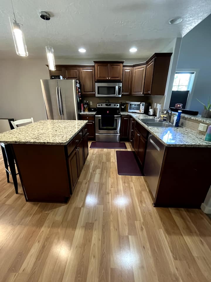 Cheerful 1 Bedroom + Bath Including All Amenities - Meridian, ID