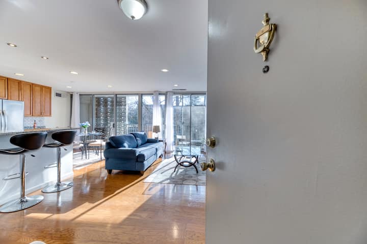 “Beautiful, Cozy & Lot Of Natural Light Condo!” - Fairfax