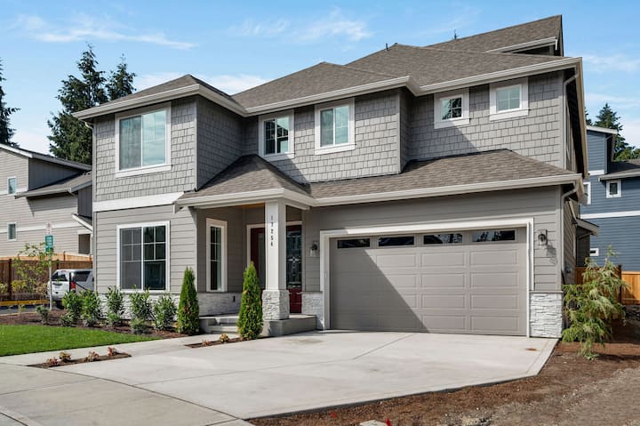 New Luxury 5 Bed 5bath At Redmond! Corp Exec Dream - Redmond, WA