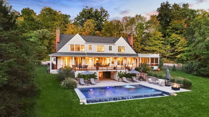 Large Family Home W/ Pool, Hot Tub, Sauna & Gym - Fairfield