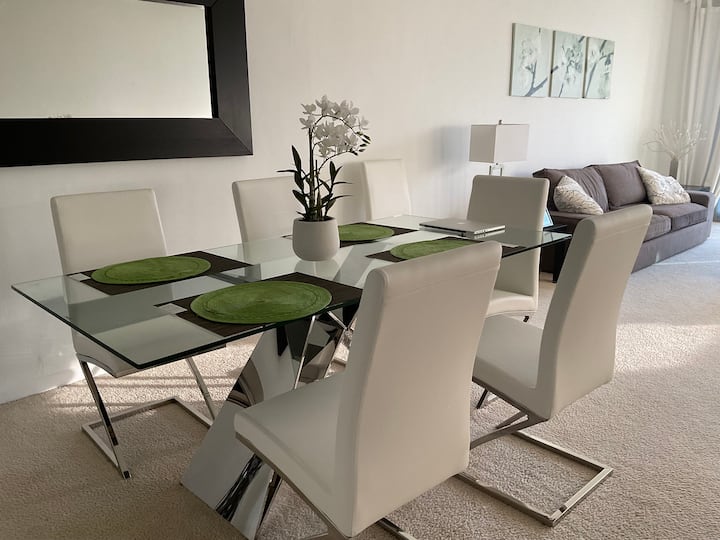 Lovely Onebedroom Apt. Near The Beach.parking Free - Sunny Isles Beach, FL