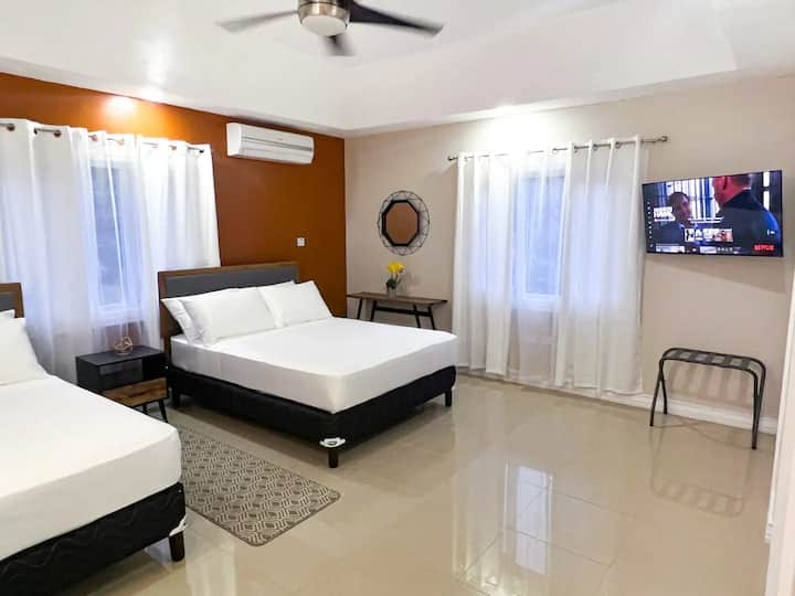 Quiet & Spacious Apt For Group/family - Kingston, Jamaica