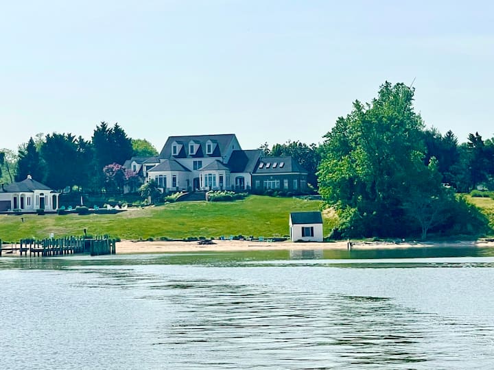 The Little Ferry Inn - Serenity At Its Best. - Caledon State Park, King George