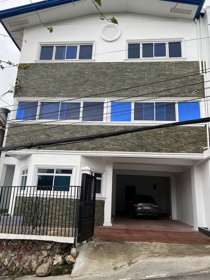 3-storey 5-br House With Garden And Big View Deck - Baguio