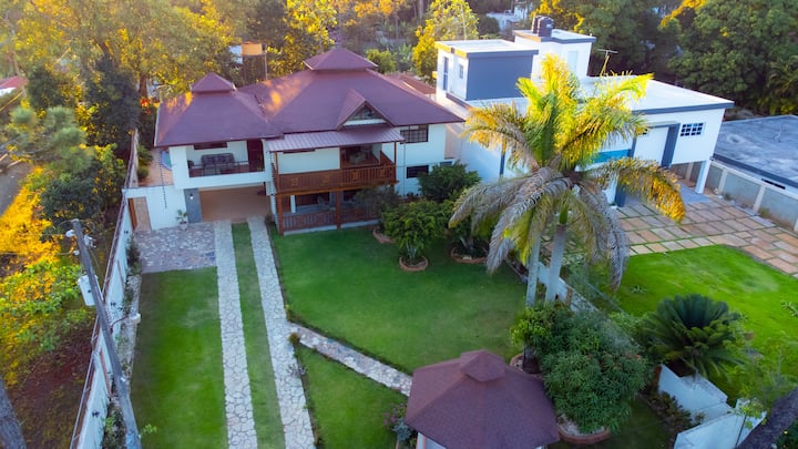 Spacious 5 Bedroom Villa With A Private Pool. - Jarabacoa