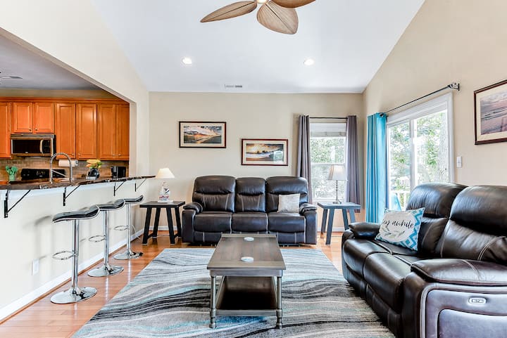 Beach Retreat • Fenced Yard • Dog Friendly - Virginia Beach, VA