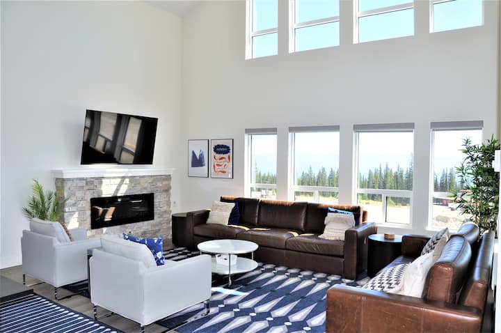 Brand New Top Floor Spyglass In Happy Valley - Big White Ski Resort, BC