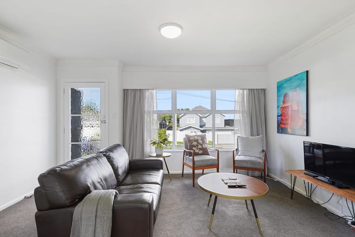 Renovated Takapuna 2br Apt | Parking & Skytower - Auckland