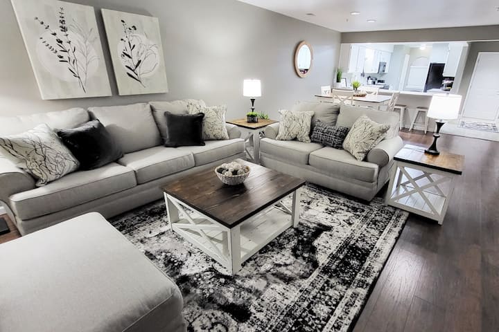 Wow! Walk In With Indoor Pool And Hot Tub! - Branson, MO