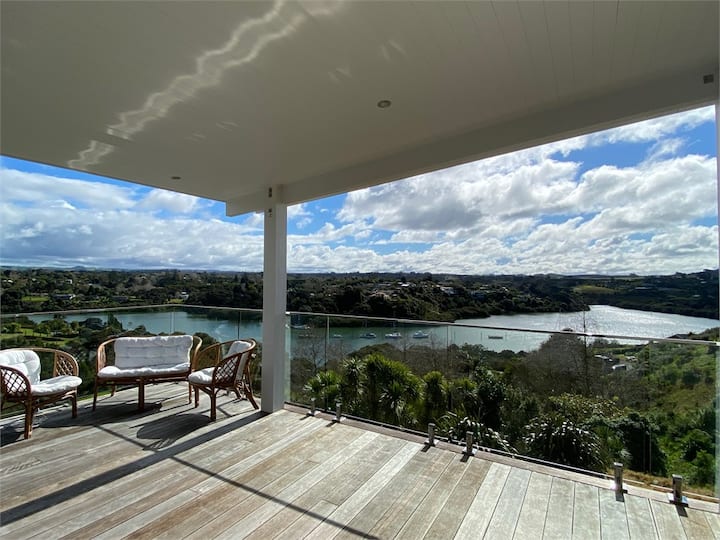 Stylish Family Home With Spectacular Views - Bay Of Islands
