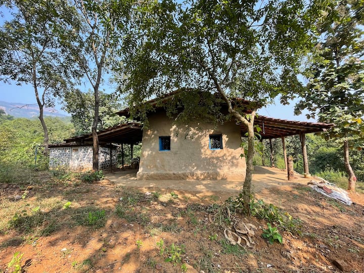 Beautiful Earthen Cottage At Matheran Foothills - Matheran