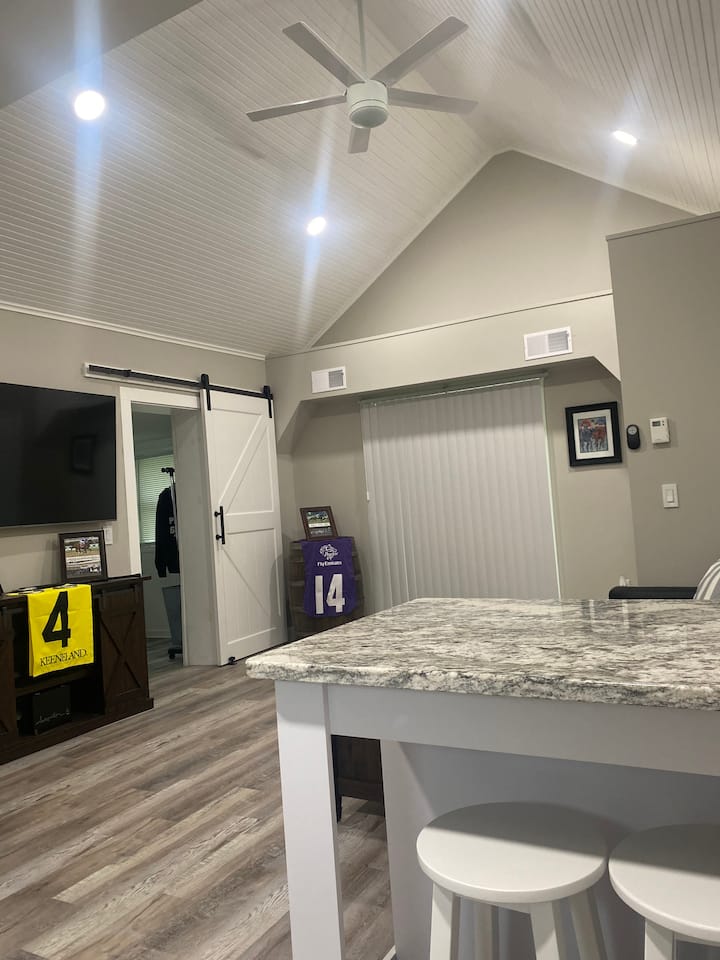 Across From Saratoga Race Track(sleeps 4) - 새러토가스프링스