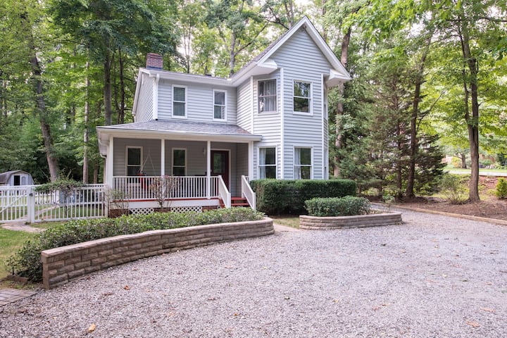 The Charming Retreat At At Cascade On The Creek - Greensboro, NC