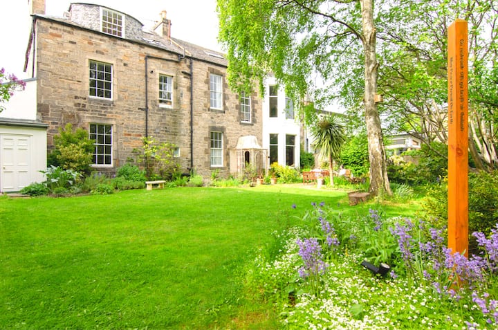 Double Room In Beautiful Listed Community Building - Edinburgh
