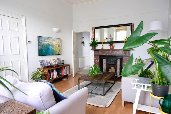 Spacious Victorian Split Level Flat - Beckenham