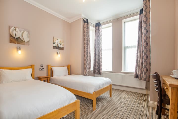 Marlborough Hotel- Standard Twin - Norwich