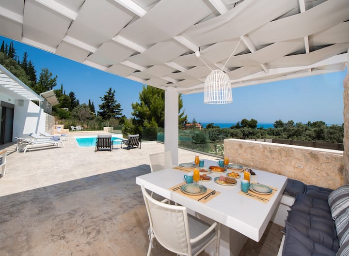 Divine Private Villa With Pool, Close To Beach - Lefkada