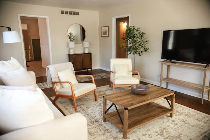 Hillside Villa-3 Bedroom House Near Downtown - Boise, ID