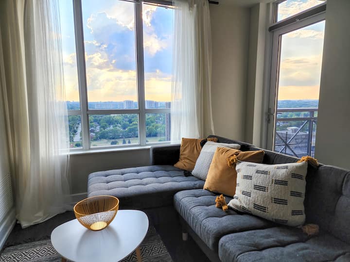 Modern Condo (2bd+2bath),
Free Parking - Mississauga
