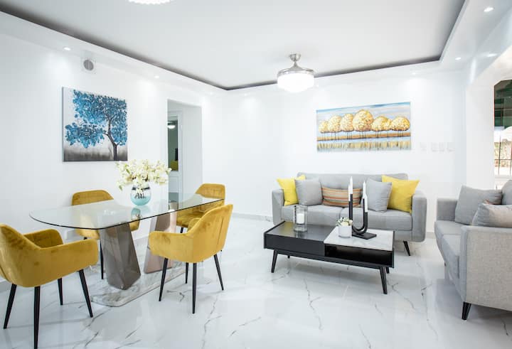 Apt Centrico Piantini  Con Parqueo - Santo Domingo