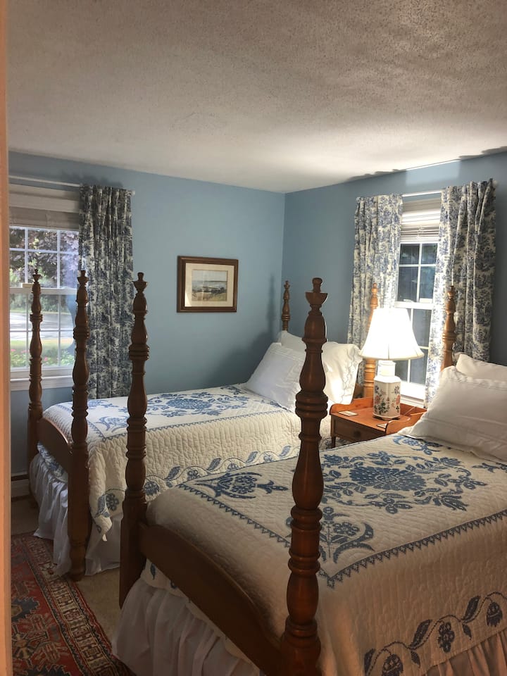 Comfortable Guest Rooms-3beds-on Quiet Cul-de-sac - New Bedford, MA