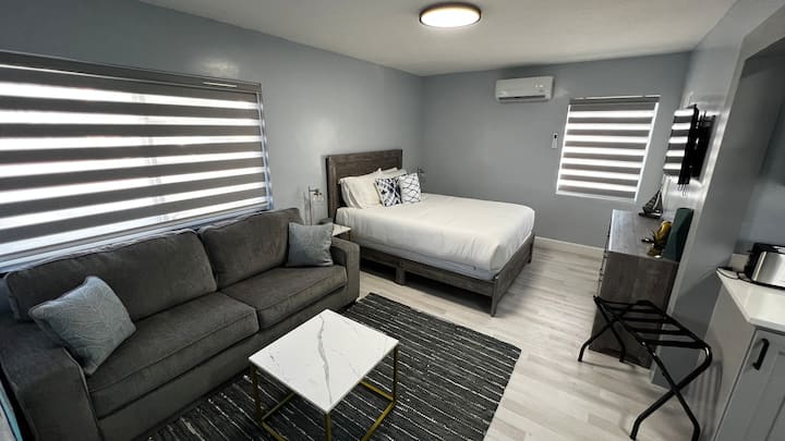 Cozy Beachside Boutique Hotel - By Oceano Suites - Daytona Beach, FL