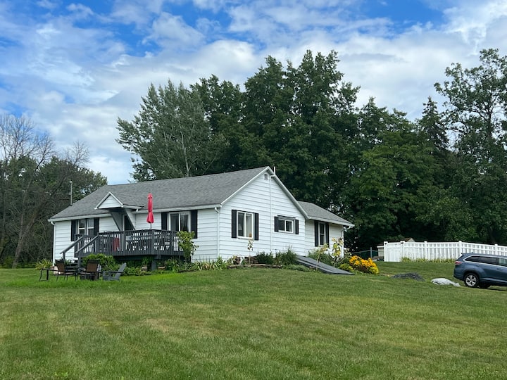 Scarlett Vineyard Garden Cottage Near Cmac - Canandaigua, NY