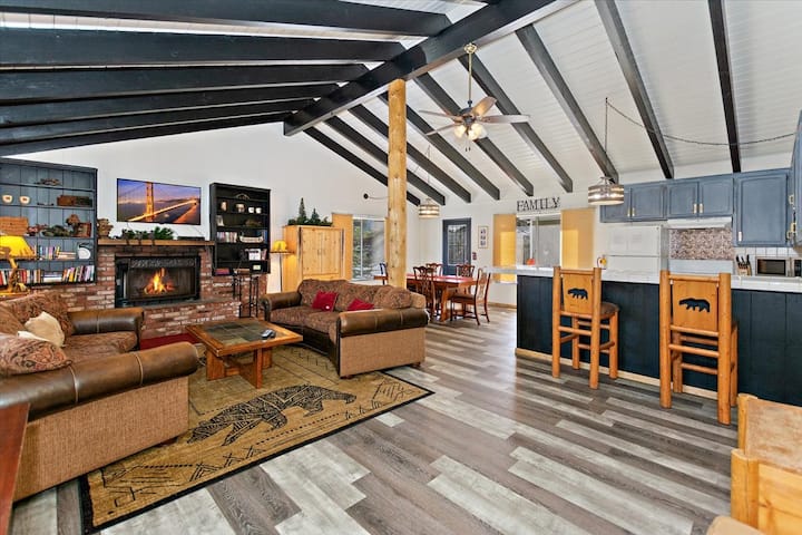 Gorgeous 3bd Cabin With Spa! Steps To The Slopes! - Big Bear Lake, CA