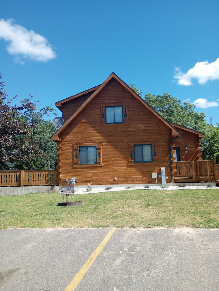 Cozy Duplex Cabin Near Wi Resort And Campground - Three Bears Resort, Warrens