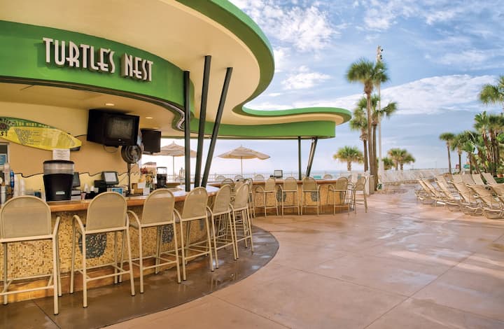 Two Bedroom Amazing Condo, Daytona Beach Fl (Z201) - Daytona Beach, FL