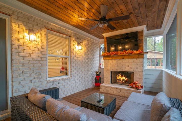 Hot Tub, Fireplace & Pool! .5 Mile From Dt Helen - Helen, GA