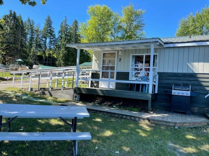 White Sands Shuswap Lakefront Cottage #02 - Blind Bay