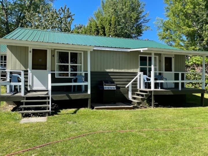 White Sands Shuswap Lakefront Cottage #03 - Blind Bay