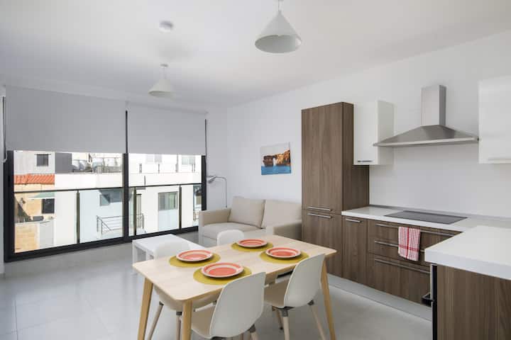 Cosy, Modern 1 Bedroom Apartment | 2 Mins From Sea - Malta