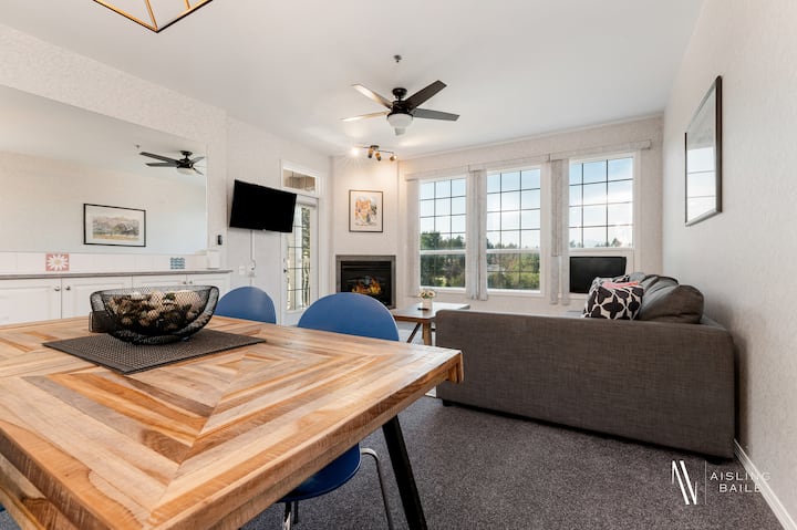 Riverside Twin "A" | Balcony | King Bed | Spacious - Fairmont Hot Springs, BC