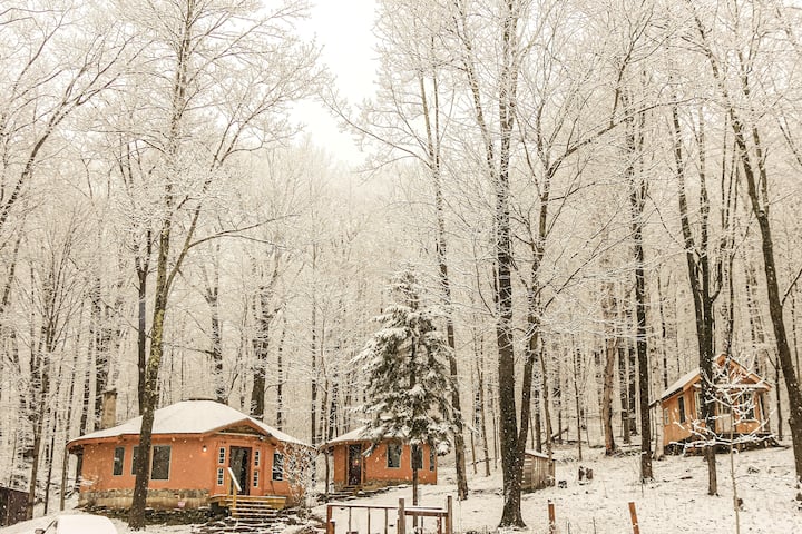 Sculpted Earthen Yurt Near World Class Skiing - Vermont