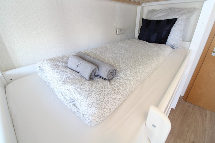 Central Tiny Apt W/ Free Wifi, Disney+ & Netflix - Ulm