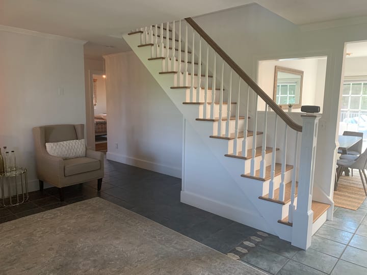 Stone Throw From Ocean And Bay Beaches - Hampton Bays, NY