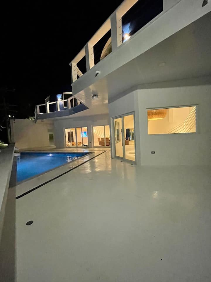 Casa Sofia: Luxury Ocean-view Villa - Tela