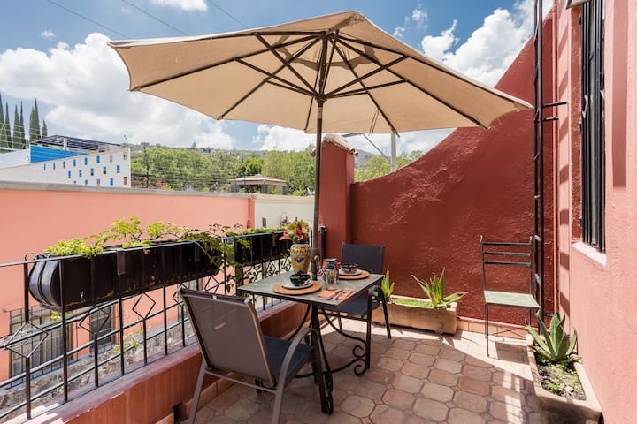 Centro House By The Rosewood W/balcony & Ac - San Miguel de Allende