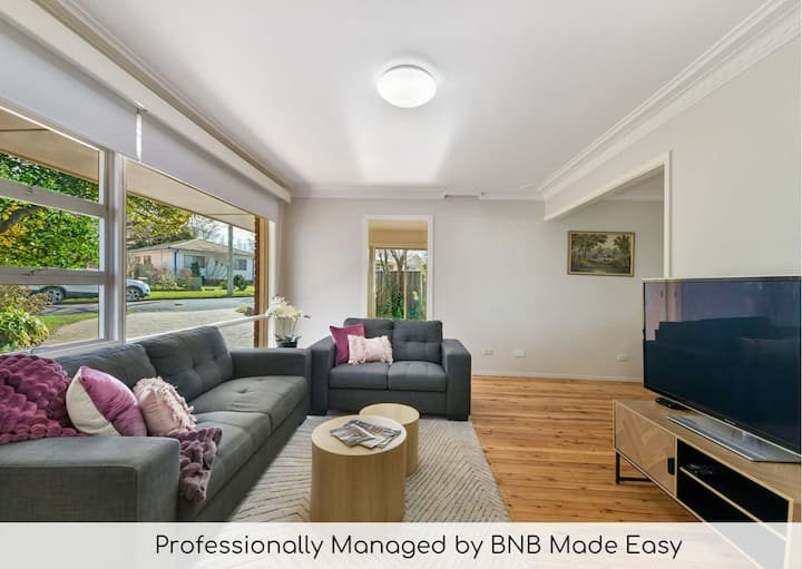 Collwood Cottage - 2 Storey Family Home - Orange