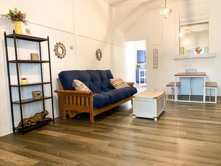 Lovely 2 Bedroom Apartment - 5 Mins From Downtown - Des Moines, IA