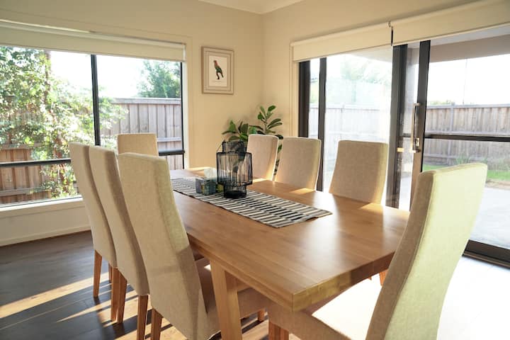 Modern Homly 6brm House For Big Group At Pakenham - Melbourne